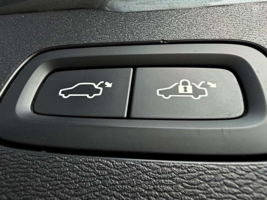 Pelēks Volvo V60 2020 Kauņa, ar dzinēja tilpumu 1.97 L un nobraukumu 187 tūkst. km par 18400 €, foto 23 vietnē AUTOMOTO.COM.LV