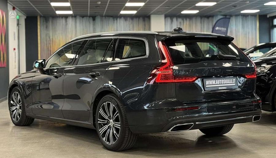 Grey Volvo V60 2020 in Klaipeda, with an engine capacity of 2.00 L and mileage of 256 thousand km for 18500 €, photo 15 on AUTOMOTO.COM.LV