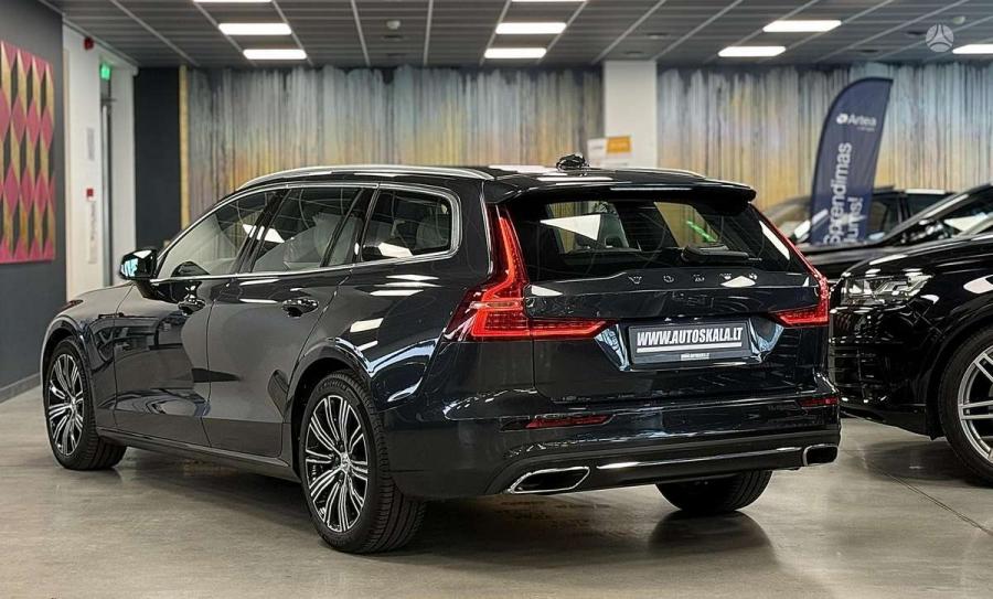 Grey Volvo V60 2020 in Klaipeda, with an engine capacity of 2.00 L and mileage of 256 thousand km for 18500 €, photo 17 on AUTOMOTO.COM.LV