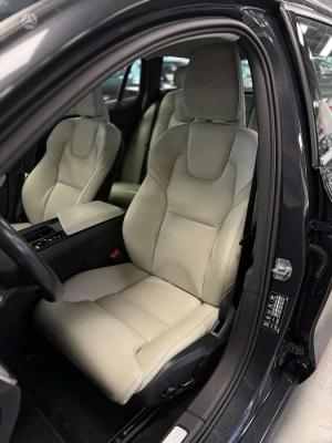 Grey Volvo V60 2020 in Klaipeda, with an engine capacity of 2.00 L and mileage of 256 thousand km for 18500 €, photo 22 on AUTOMOTO.COM.LV