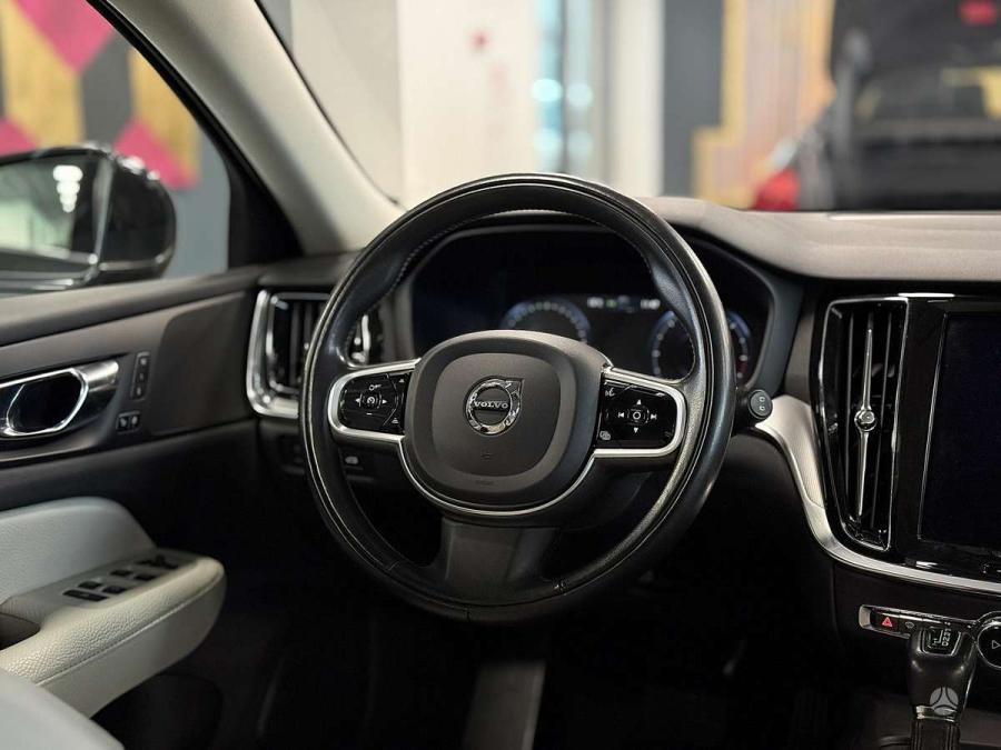 Grey Volvo V60 2020 in Klaipeda, with an engine capacity of 2.00 L and mileage of 256 thousand km for 18500 €, photo 24 on AUTOMOTO.COM.LV