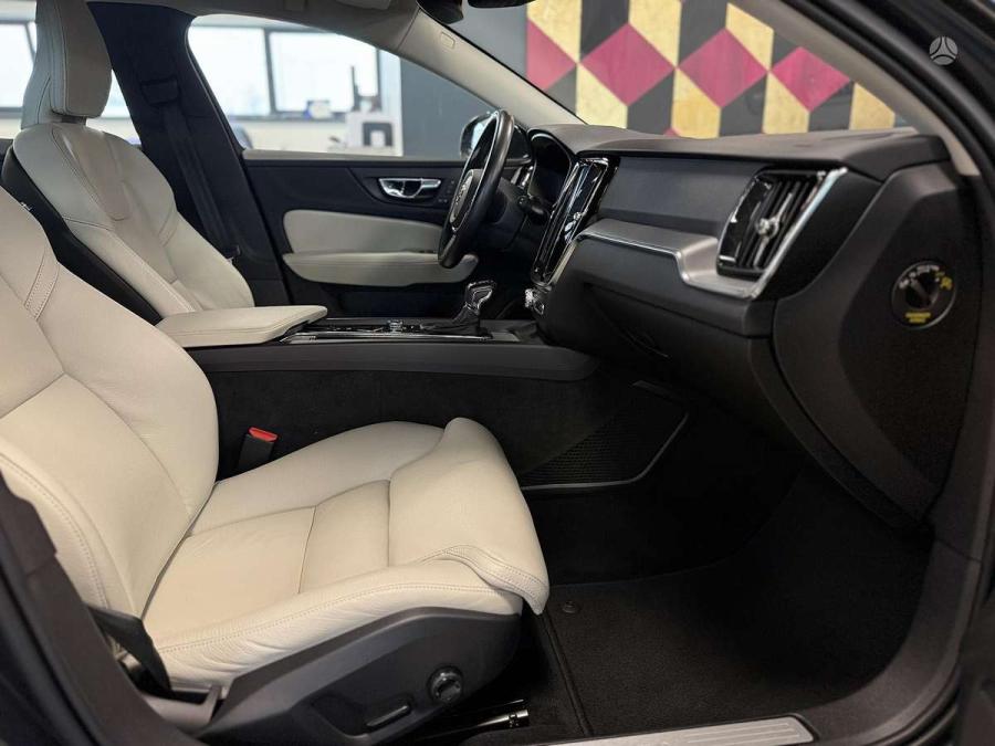 Grey Volvo V60 2020 in Klaipeda, with an engine capacity of 2.00 L and mileage of 256 thousand km for 18500 €, photo 27 on AUTOMOTO.COM.LV