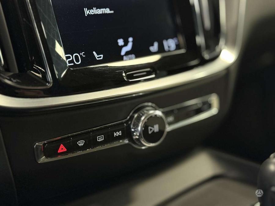 Grey Volvo V60 2020 in Klaipeda, with an engine capacity of 2.00 L and mileage of 256 thousand km for 18500 €, photo 30 on AUTOMOTO.COM.LV