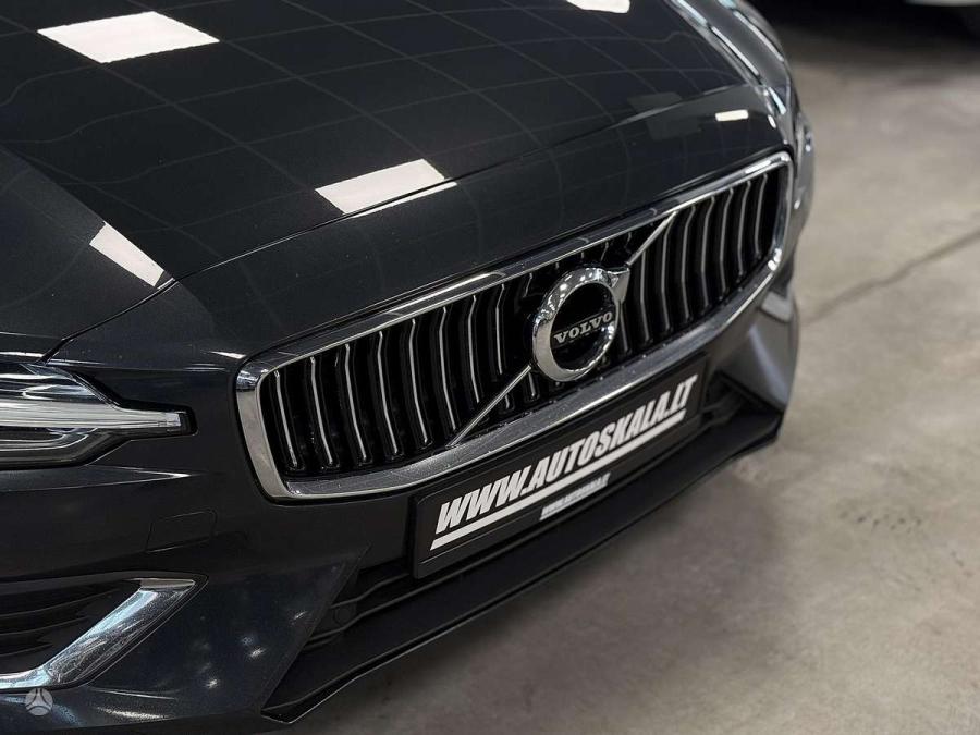 Grey Volvo V60 2020 in Klaipeda, with an engine capacity of 2.00 L and mileage of 256 thousand km for 18500 €, photo 43 on AUTOMOTO.COM.LV