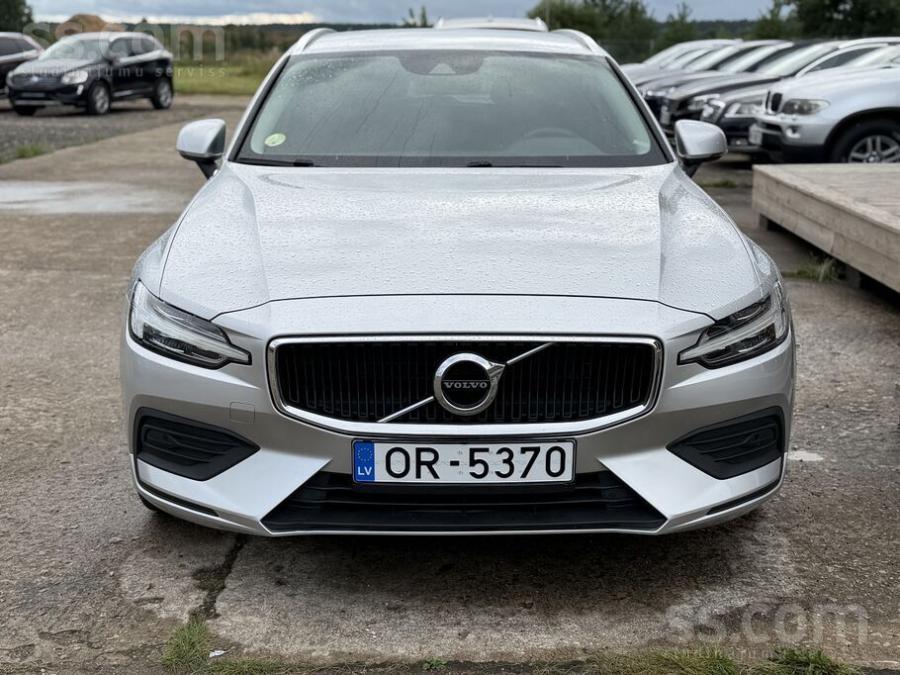 Grey Volvo V60 2020 in Riga, with an engine capacity of 2.00 L and mileage of 104 thousand km for 16900 €, photo 3 on AUTOMOTO.COM.LV