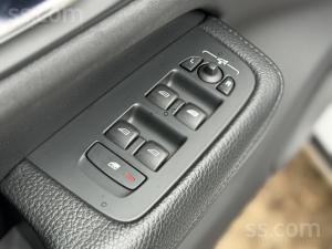 Grey Volvo V60 2020 in Riga, with an engine capacity of 2.00 L and mileage of 104 thousand km for 16900 €, photo 6 on AUTOMOTO.COM.LV
