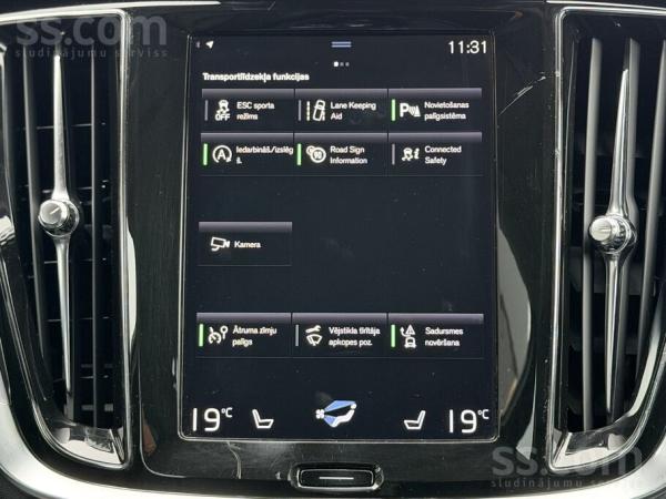 Grey Volvo V60 2020 in Riga, with an engine capacity of 2.00 L and mileage of 104 thousand km for 16900 €, photo 10 on AUTOMOTO.COM.LV