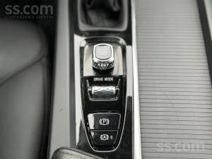 Grey Volvo V60 2020 in Riga, with an engine capacity of 2.00 L and mileage of 104 thousand km for 16900 €, photo 13 on AUTOMOTO.COM.LV