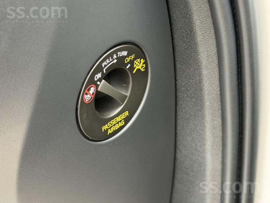 Grey Volvo V60 2020 in Riga, with an engine capacity of 2.00 L and mileage of 104 thousand km for 16900 €, photo 16 on AUTOMOTO.COM.LV