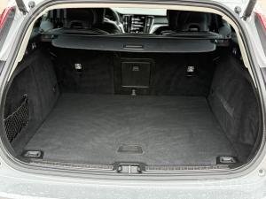 Grey Volvo V60 2020 in Riga, with an engine capacity of 2.00 L and mileage of 104 thousand km for 16900 €, photo 18 on AUTOMOTO.COM.LV