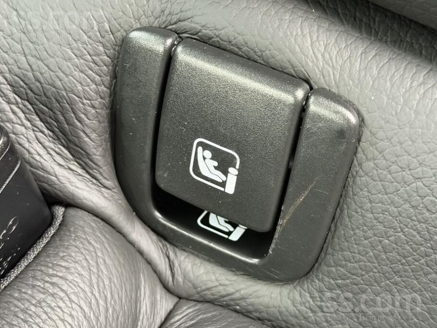 Grey Volvo V60 2020 in Riga, with an engine capacity of 2.00 L and mileage of 104 thousand km for 16900 €, photo 20 on AUTOMOTO.COM.LV