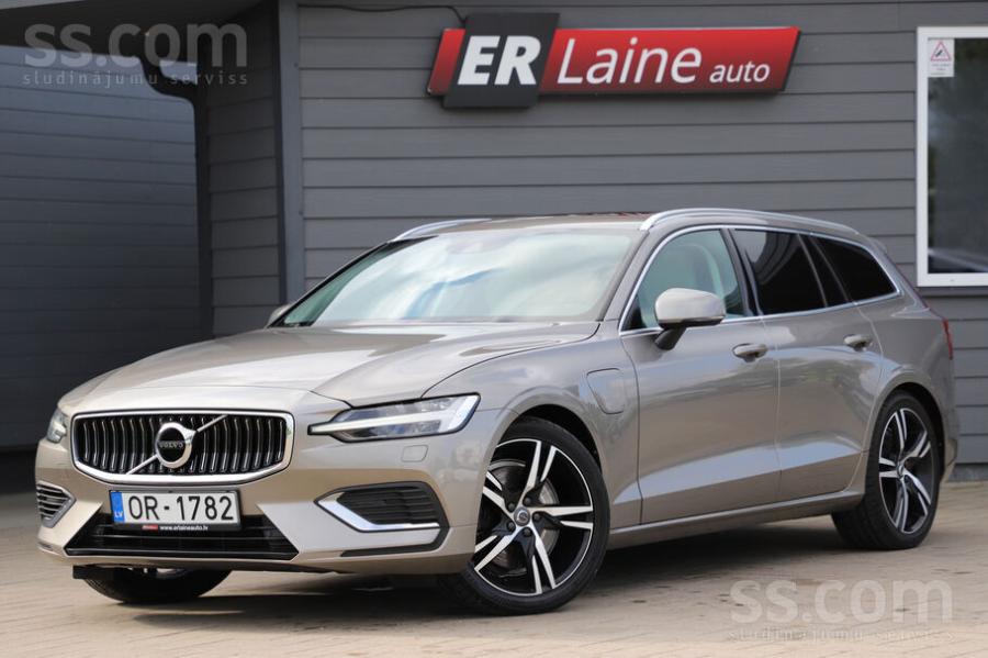Grey Volvo V60 2020 in Tukums, with an engine capacity of 2.00 L and mileage of 204 thousand km for 17000 €, photo 3 on AUTOMOTO.COM.LV