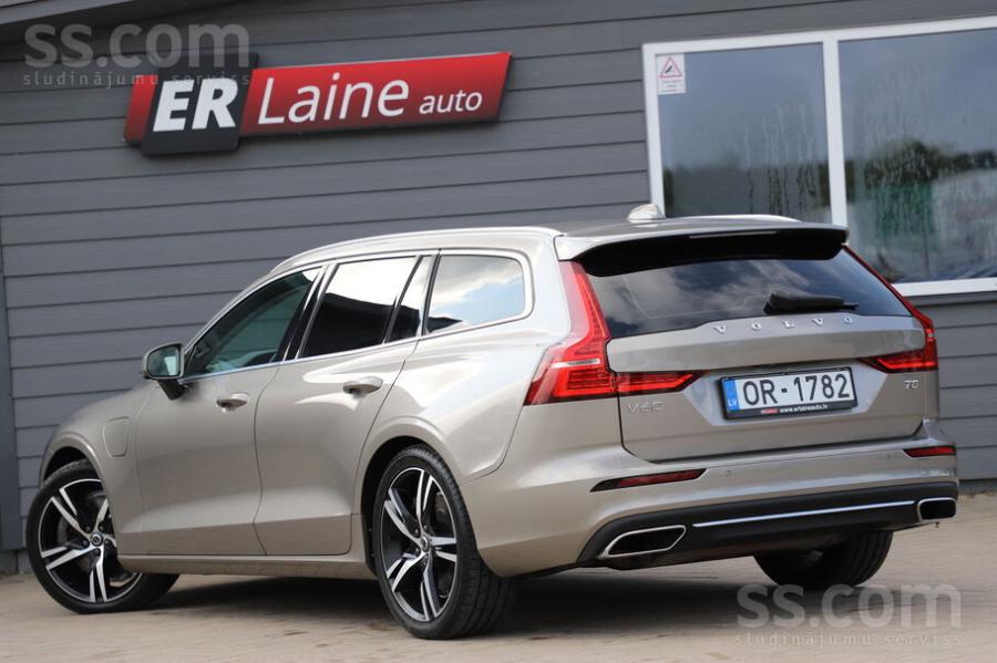 Grey Volvo V60 2020 in Tukums, with an engine capacity of 2.00 L and mileage of 204 thousand km for 17000 €, photo 5 on AUTOMOTO.COM.LV