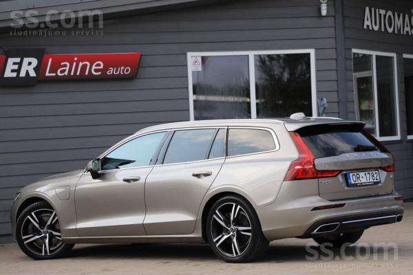 Grey Volvo V60 2020 in Tukums, with an engine capacity of 2.00 L and mileage of 204 thousand km for 17000 €, photo 6 on AUTOMOTO.COM.LV