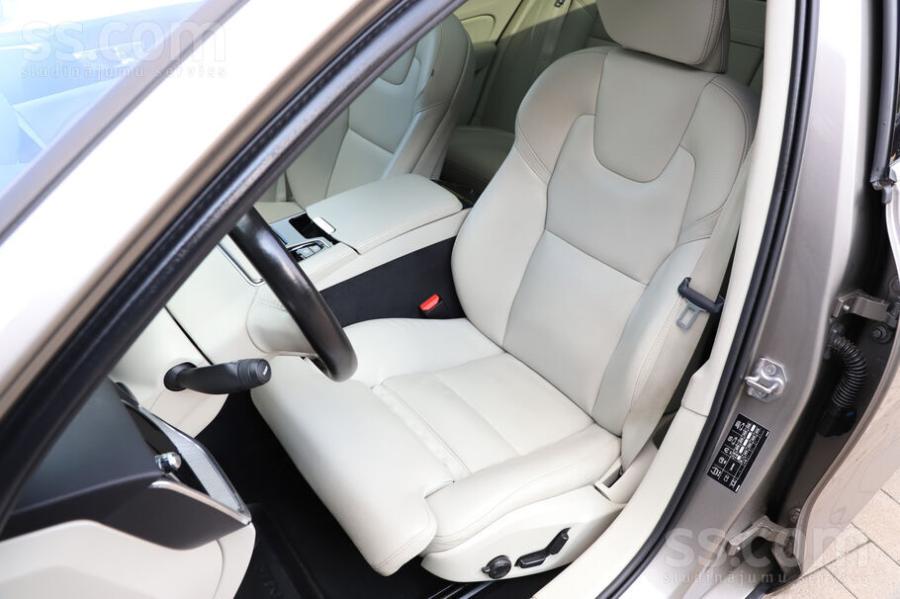 Grey Volvo V60 2020 in Tukums, with an engine capacity of 2.00 L and mileage of 204 thousand km for 17000 €, photo 9 on AUTOMOTO.COM.LV