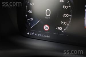 Grey Volvo V60 2020 in Tukums, with an engine capacity of 2.00 L and mileage of 204 thousand km for 17000 €, photo 14 on AUTOMOTO.COM.LV