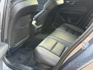 Grey Volvo V60 2020 in Riga, with an engine capacity of 2.00 L and mileage of 127 thousand km for 19700 €, photo 17 on AUTOMOTO.COM.LV