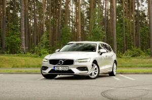 Pelēks Volvo V60 2020 Rīga, ar dzinēja tilpumu 2.00 L un nobraukumu 265 tūkst. km par 14190 €, foto  vietnē AUTOMOTO.COM.LV
