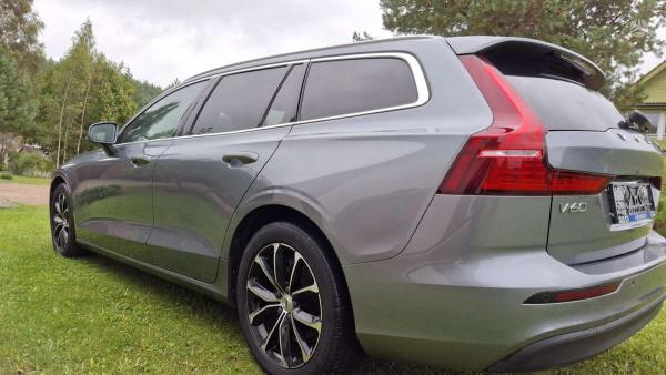 Grey Volvo V60 2020 in Ignalina, with an engine capacity of 2.00 L and mileage of 245 thousand km for 13000 €, photo 4 on AUTOMOTO.COM.LV