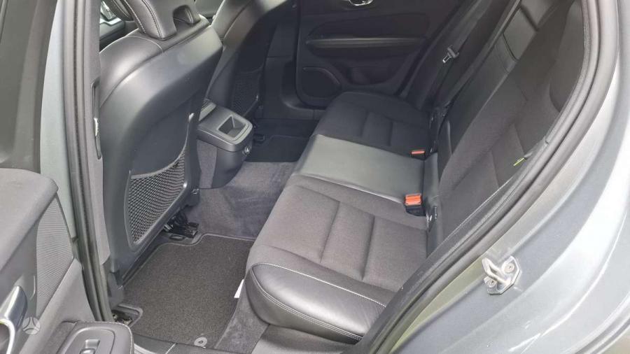 Grey Volvo V60 2020 in Ignalina, with an engine capacity of 2.00 L and mileage of 245 thousand km for 13000 €, photo 12 on AUTOMOTO.COM.LV