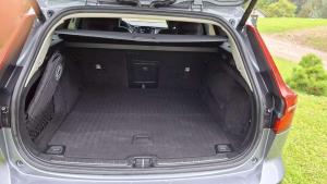 Grey Volvo V60 2020 in Ignalina, with an engine capacity of 2.00 L and mileage of 245 thousand km for 13000 €, photo 15 on AUTOMOTO.COM.LV