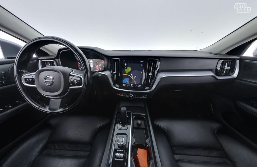Grey Volvo V60 2021 in Kaunas, with an engine capacity of 0.00 L and mileage of 100 thousand km for 29910 €, photo 13 on AUTOMOTO.COM.LV