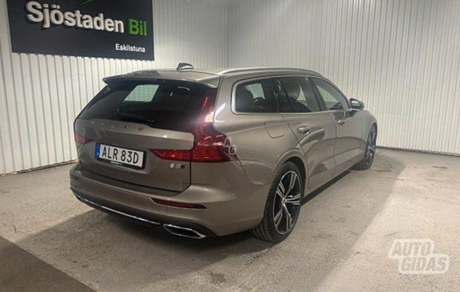 Pelēks Volvo V60 2021 Kauņa, ar dzinēja tilpumu 0.00 L un nobraukumu 98 tūkst. km par 33454 €, foto 4 vietnē AUTOMOTO.COM.LV