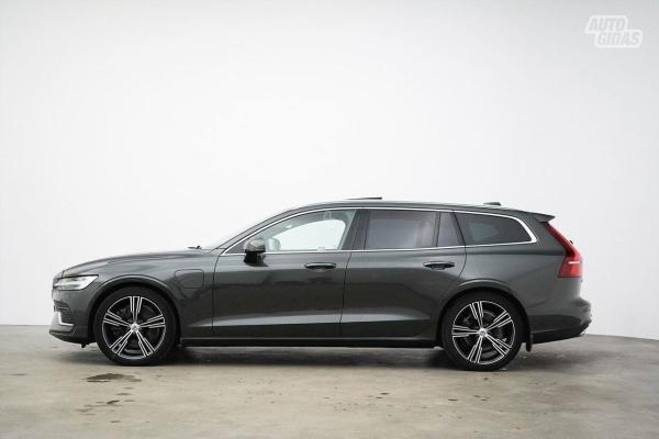 Pelēks Volvo V60 2021 Kauņa, ar dzinēja tilpumu 0.00 L un nobraukumu 60 tūkst. km par 35115 €, foto 3 vietnē AUTOMOTO.COM.LV