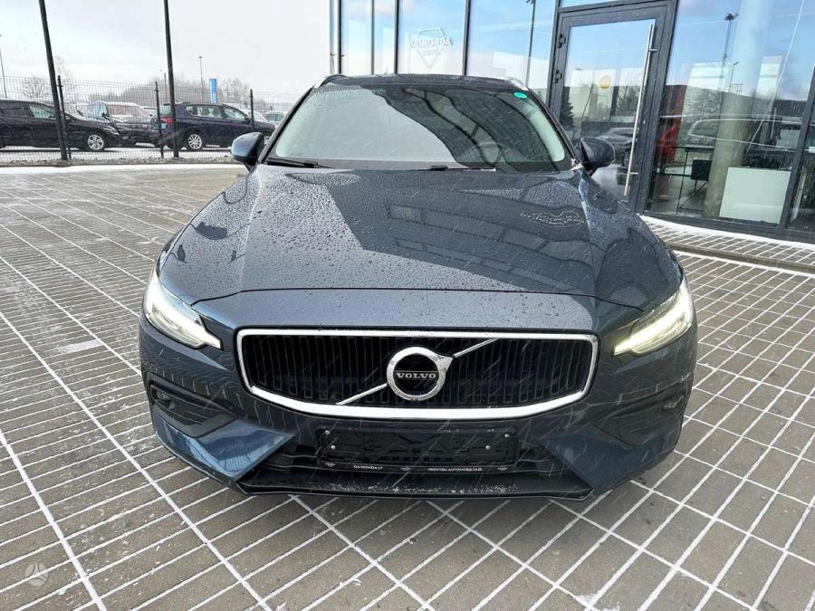 Grey Volvo V60 2021 in Kaunas, with an engine capacity of 1.97 L and mileage of 210 thousand km for 14400 €, photo 2 on AUTOMOTO.COM.LV