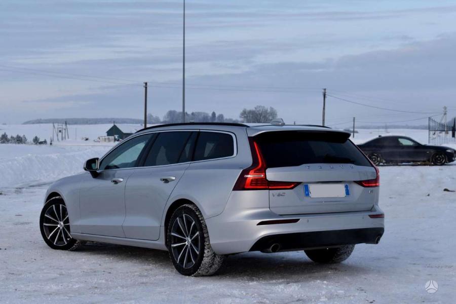 Grey Volvo V60 2021 in Taurage, with an engine capacity of 1.97 L and mileage of 220 thousand km for 16500 €, photo 2 on AUTOMOTO.COM.LV
