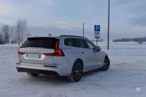 Grey Volvo V60 2021 in Taurage, with an engine capacity of 1.97 L and mileage of 220 thousand km for 16500 €, photo 4 on AUTOMOTO.COM.LV