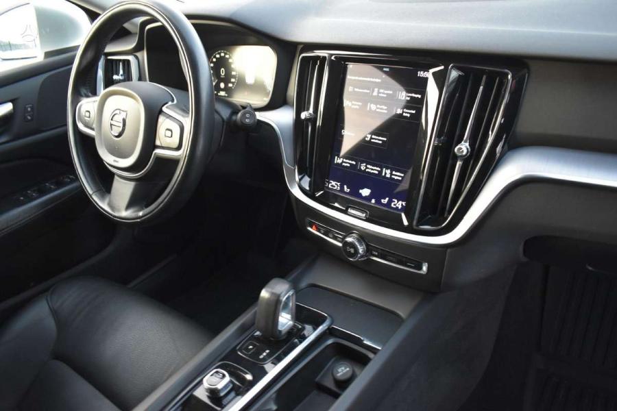 Grey Volvo V60 2021 in Taurage, with an engine capacity of 1.97 L and mileage of 220 thousand km for 16500 €, photo 9 on AUTOMOTO.COM.LV