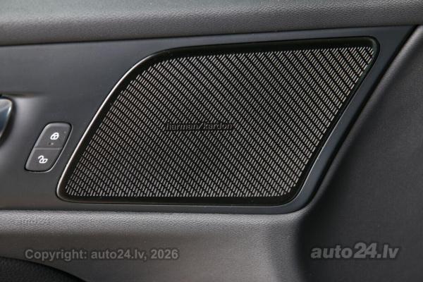 Grey Volvo V60 2021 in Parnu, with an engine capacity of 2.00 L and mileage of 104 thousand km for 24990 €, photo 11 on AUTOMOTO.COM.LV