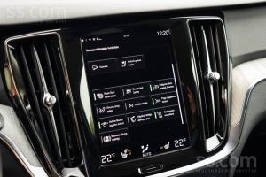 Pelēks Volvo V60 2021 Tukums, ar dzinēja tilpumu 2.00 L un nobraukumu 175 tūkst. km par 100 €, foto 19 vietnē AUTOMOTO.COM.LV