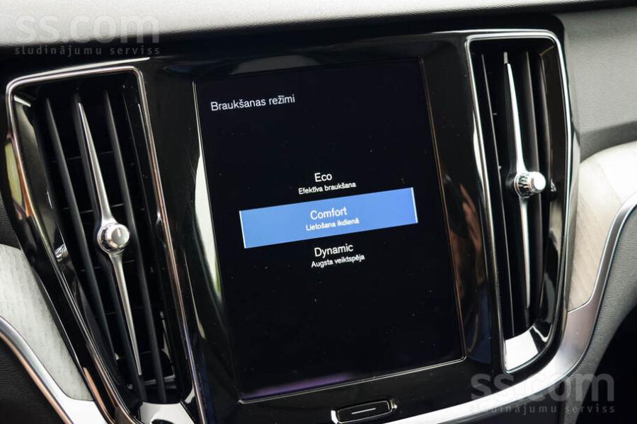 Pelēks Volvo V60 2021 Tukums, ar dzinēja tilpumu 2.00 L un nobraukumu 175 tūkst. km par 100 €, foto 20 vietnē AUTOMOTO.COM.LV