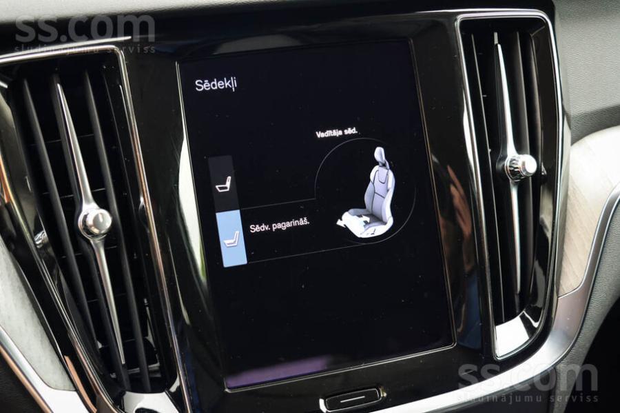 Pelēks Volvo V60 2021 Tukums, ar dzinēja tilpumu 2.00 L un nobraukumu 175 tūkst. km par 100 €, foto 21 vietnē AUTOMOTO.COM.LV