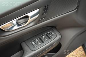 Pelēks Volvo V60 2021 Tukums, ar dzinēja tilpumu 2.00 L un nobraukumu 175 tūkst. km par 100 €, foto 22 vietnē AUTOMOTO.COM.LV