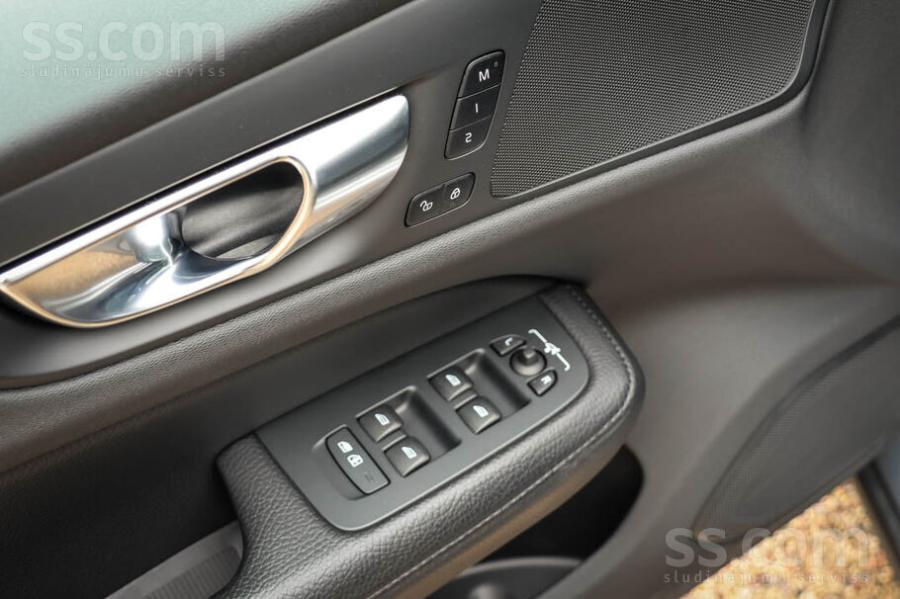 Pelēks Volvo V60 2021 Tukums, ar dzinēja tilpumu 2.00 L un nobraukumu 175 tūkst. km par 100 €, foto 22 vietnē AUTOMOTO.COM.LV