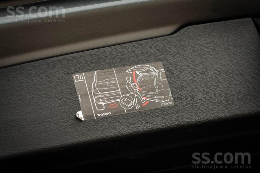 Pelēks Volvo V60 2021 Tukums, ar dzinēja tilpumu 2.00 L un nobraukumu 175 tūkst. km par 100 €, foto 26 vietnē AUTOMOTO.COM.LV