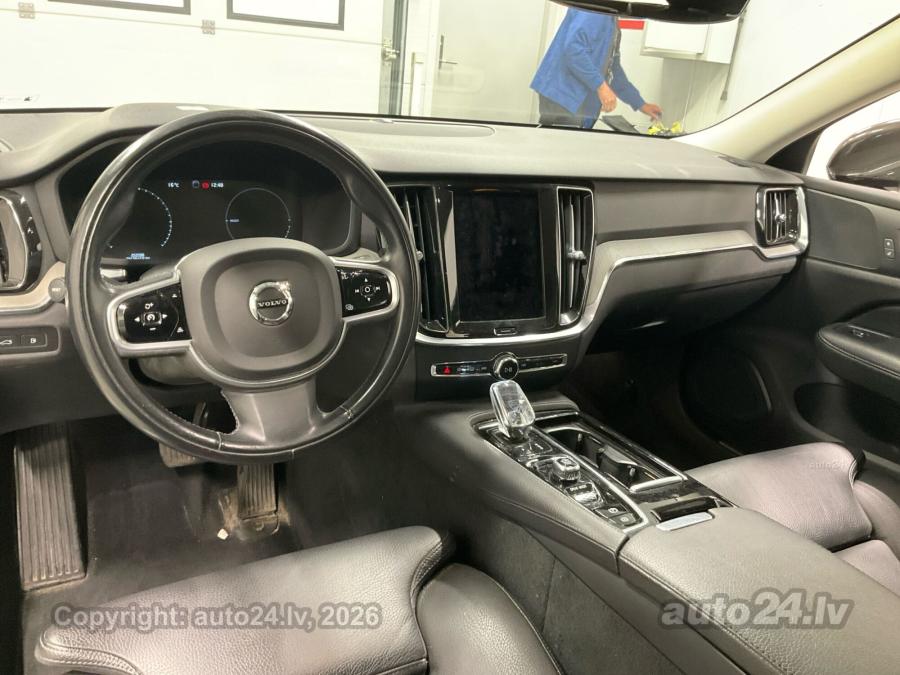 Pelēks Volvo V60 2021 Tartu, ar dzinēja tilpumu 2.00 L un nobraukumu 250 tūkst. km par 18500 €, foto 10 vietnē AUTOMOTO.COM.LV