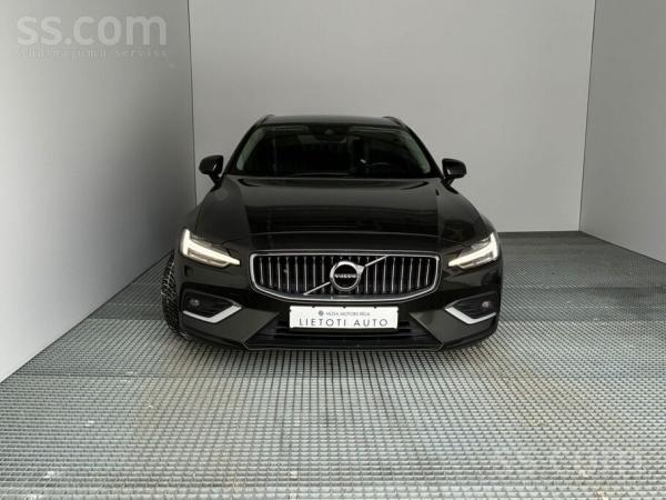 Grey Volvo V60 2021 in Riga, with an engine capacity of 2.00 L and mileage of 148 thousand km for 23490 €, photo 2 on AUTOMOTO.COM.LV