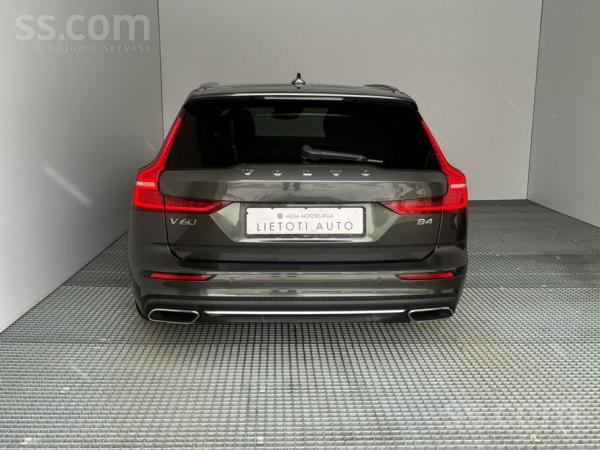 Grey Volvo V60 2021 in Riga, with an engine capacity of 2.00 L and mileage of 148 thousand km for 23490 €, photo 4 on AUTOMOTO.COM.LV