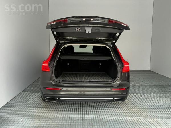Grey Volvo V60 2021 in Riga, with an engine capacity of 2.00 L and mileage of 148 thousand km for 23490 €, photo 5 on AUTOMOTO.COM.LV