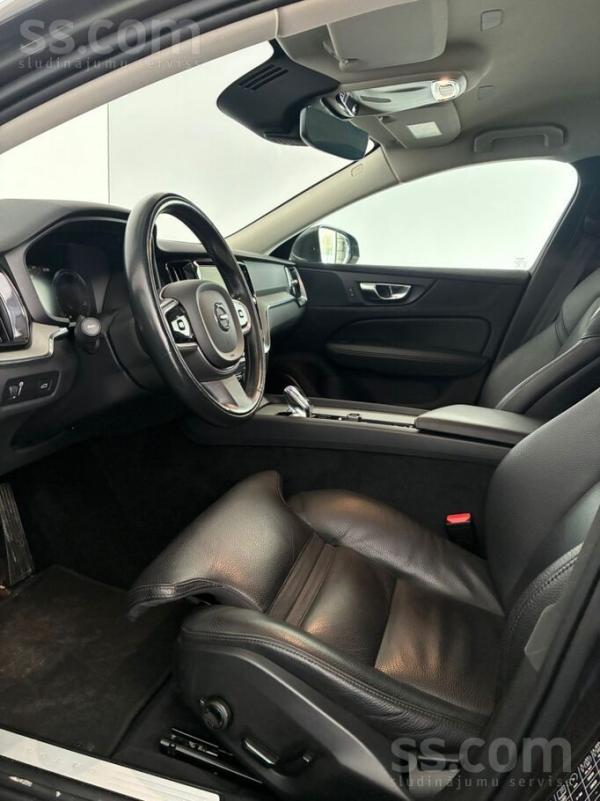 Grey Volvo V60 2021 in Riga, with an engine capacity of 2.00 L and mileage of 148 thousand km for 23490 €, photo 7 on AUTOMOTO.COM.LV