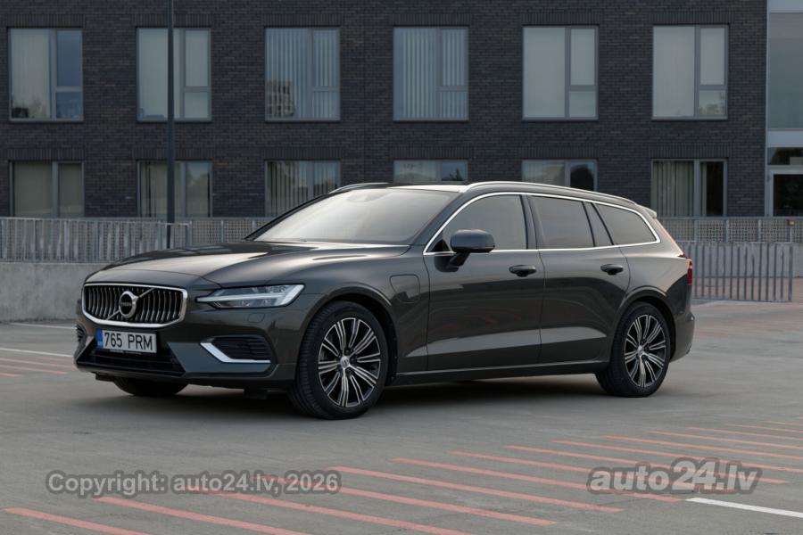Grey Volvo V60 2021 in Tartu, with an engine capacity of 2.00 L and mileage of 73 thousand km for 35000 €, photo 3 on AUTOMOTO.COM.LV