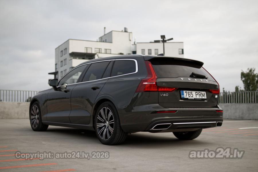 Grey Volvo V60 2021 in Tartu, with an engine capacity of 2.00 L and mileage of 73 thousand km for 35000 €, photo 4 on AUTOMOTO.COM.LV
