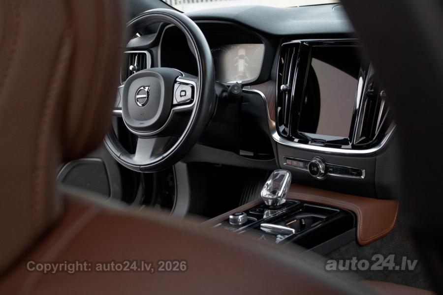 Grey Volvo V60 2021 in Tartu, with an engine capacity of 2.00 L and mileage of 73 thousand km for 35000 €, photo 8 on AUTOMOTO.COM.LV