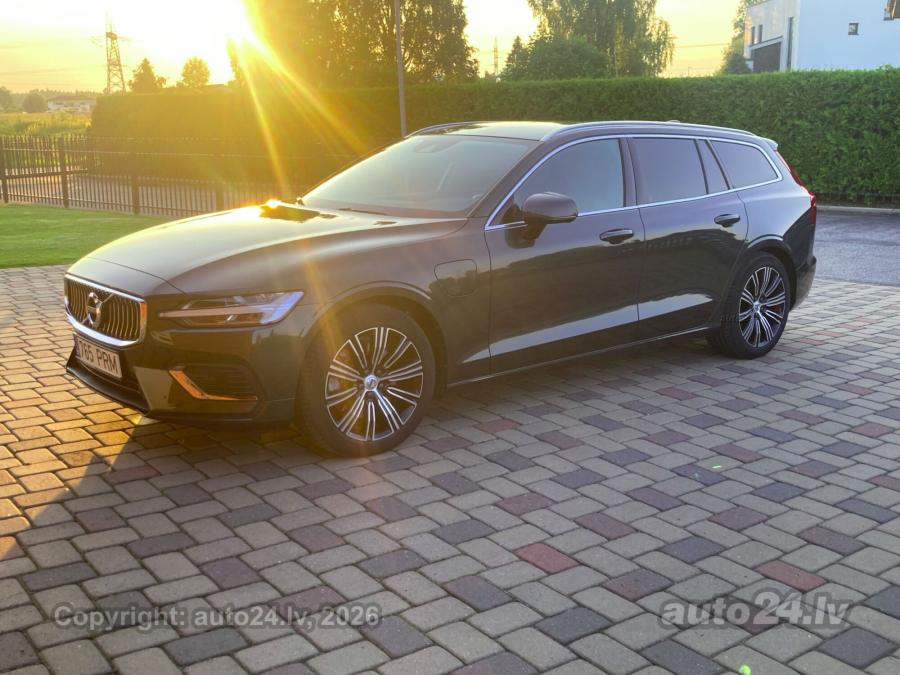 Grey Volvo V60 2021 in Tartu, with an engine capacity of 2.00 L and mileage of 73 thousand km for 35000 €, photo 16 on AUTOMOTO.COM.LV