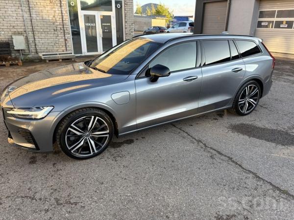 Pelēks Volvo V60 2021 Jelgava, ar dzinēja tilpumu 2.00 L un nobraukumu 203 tūkst. km par 21800 €, foto 4 vietnē AUTOMOTO.COM.LV