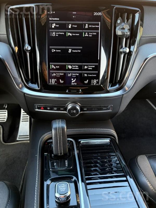 Pelēks Volvo V60 2021 Jelgava, ar dzinēja tilpumu 2.00 L un nobraukumu 203 tūkst. km par 21800 €, foto 10 vietnē AUTOMOTO.COM.LV
